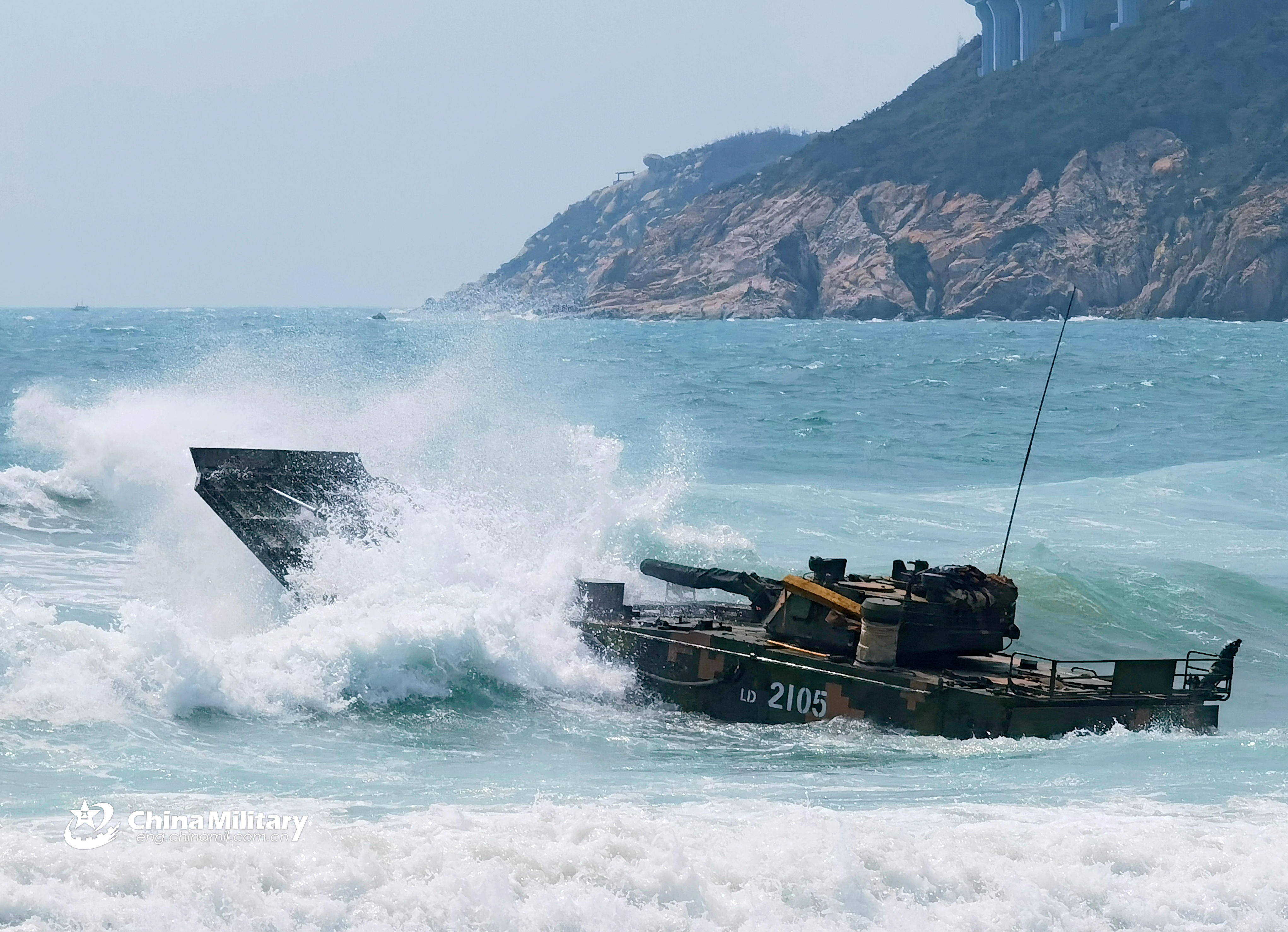 Amphibious IFV makes way to sea - Ministry of National Defense